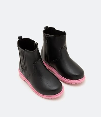 Bota Infantil Tratorada con Tirador en el Talón | Renner