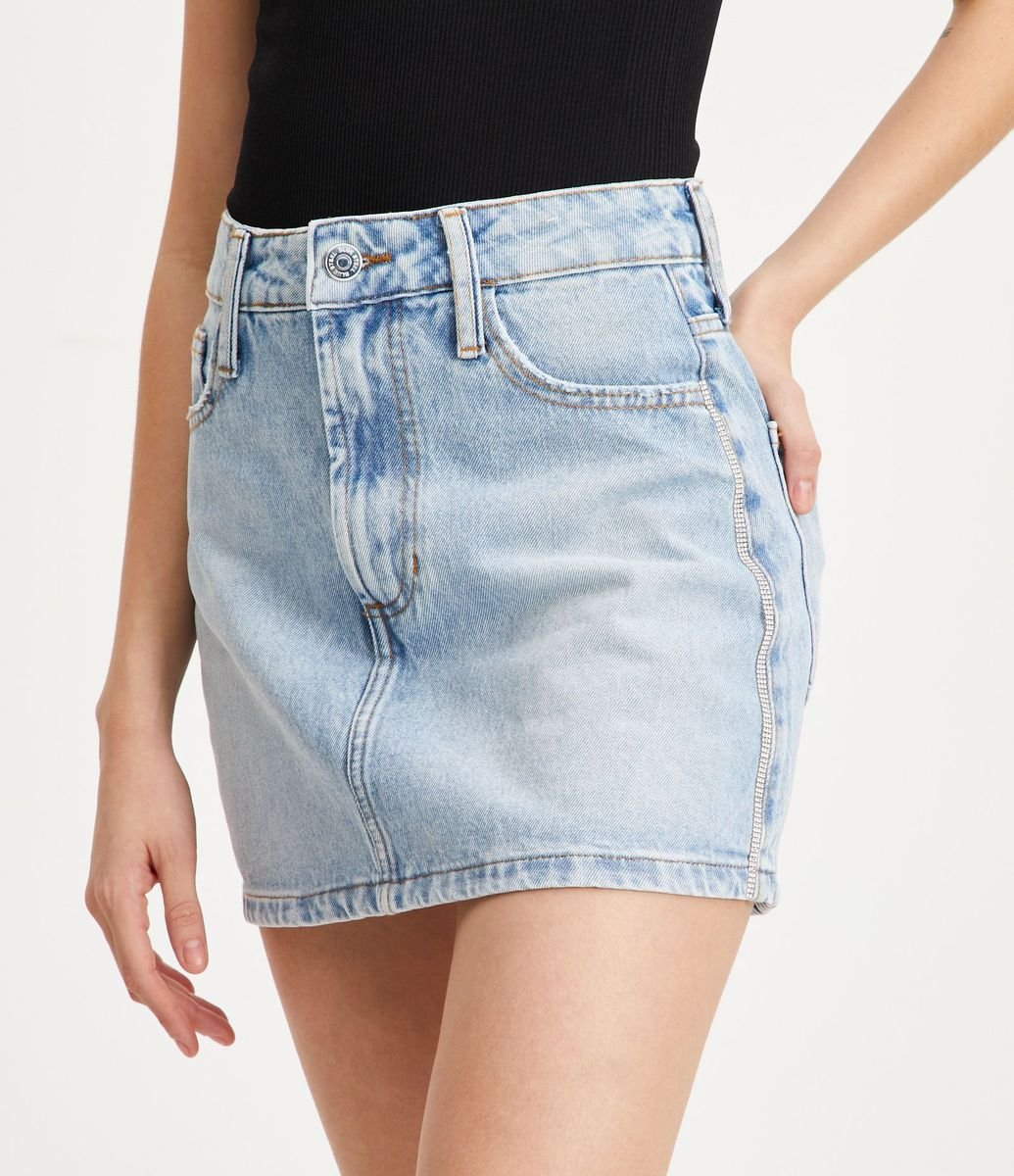 Pollera corta en Jeans con Bolsillos y Brillo Lateral | Renner